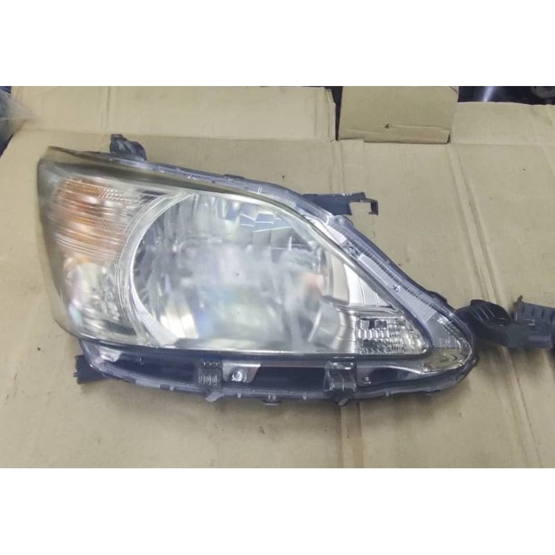 Toyota innova headlamp Toyota innova lampu depan Toyota innova front ...