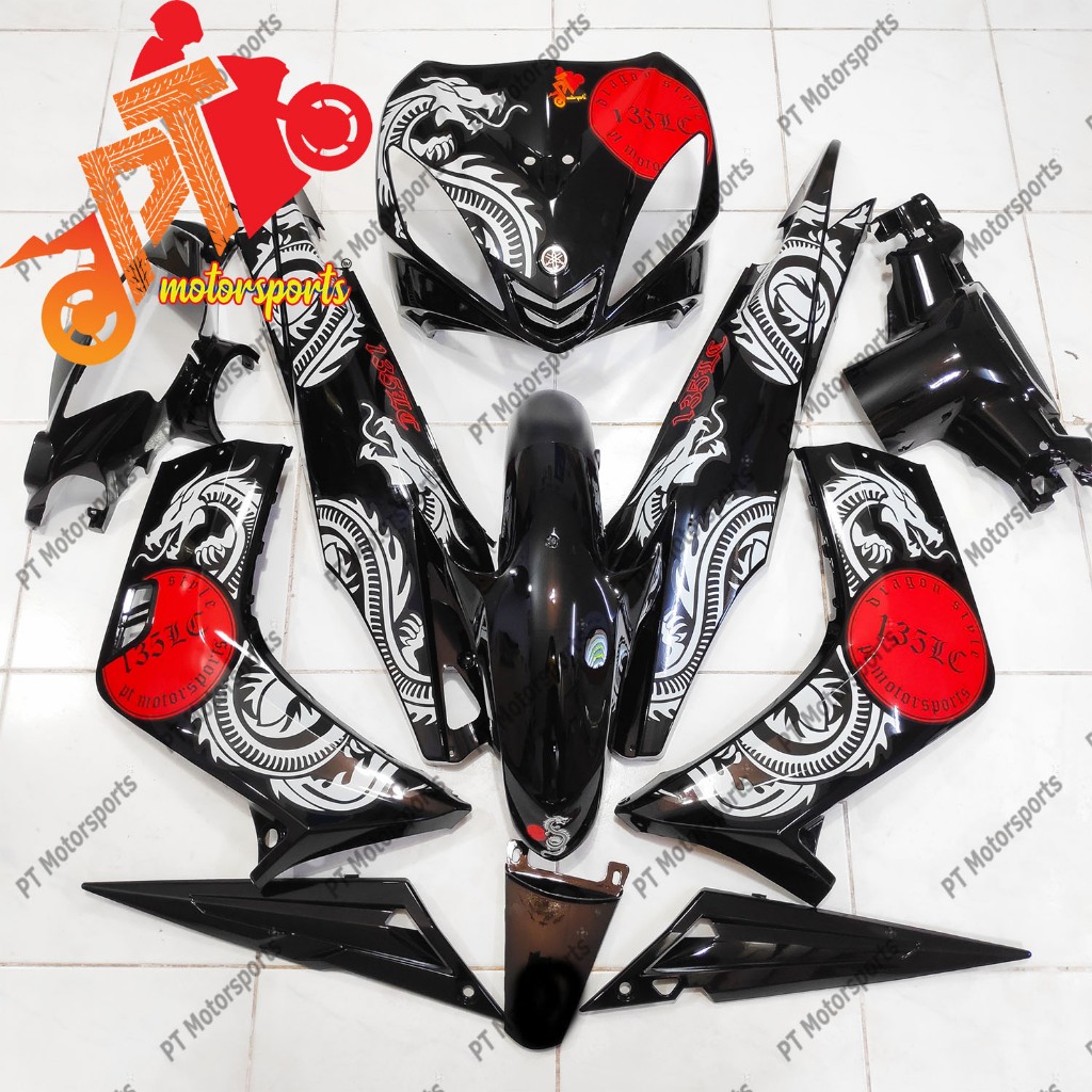 Yamaha LC 135 V1 Cover Set Bodyset Hitam Black Body Set Naga Dragon PT Motorsports | Shopee Malaysia