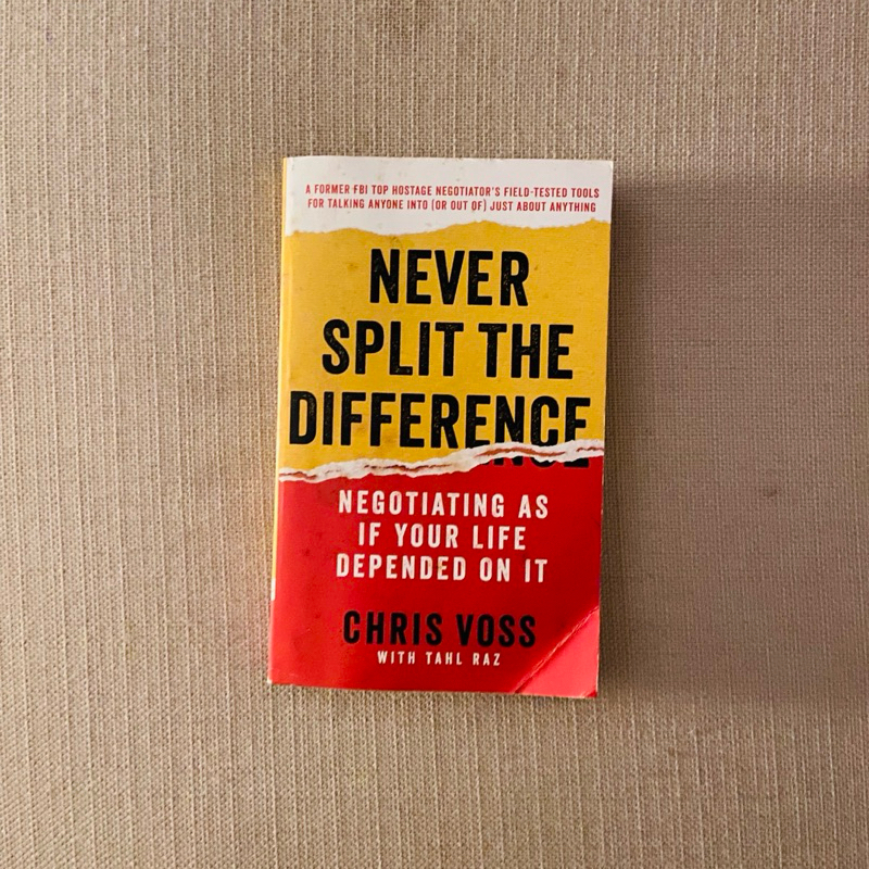 (Mass Market Paperback) Never Split The Difference Chris Voss Secondhand Preloved book | Shopee ...