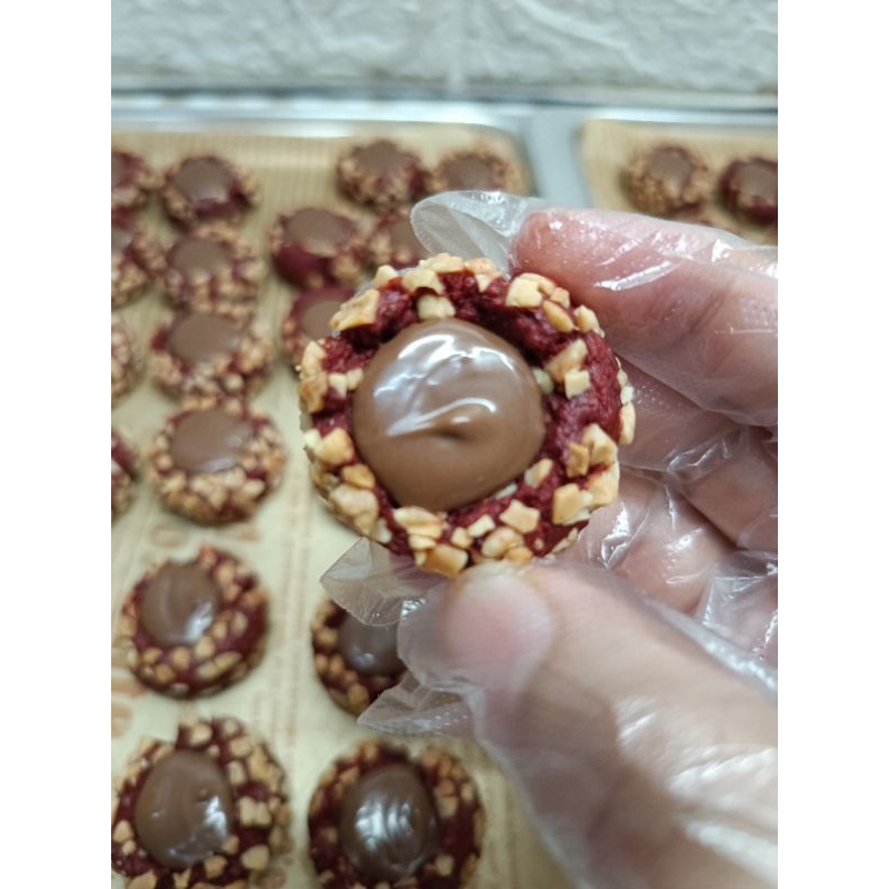 Red Velvet Hazelnut Button Cookies | Shopee Malaysia