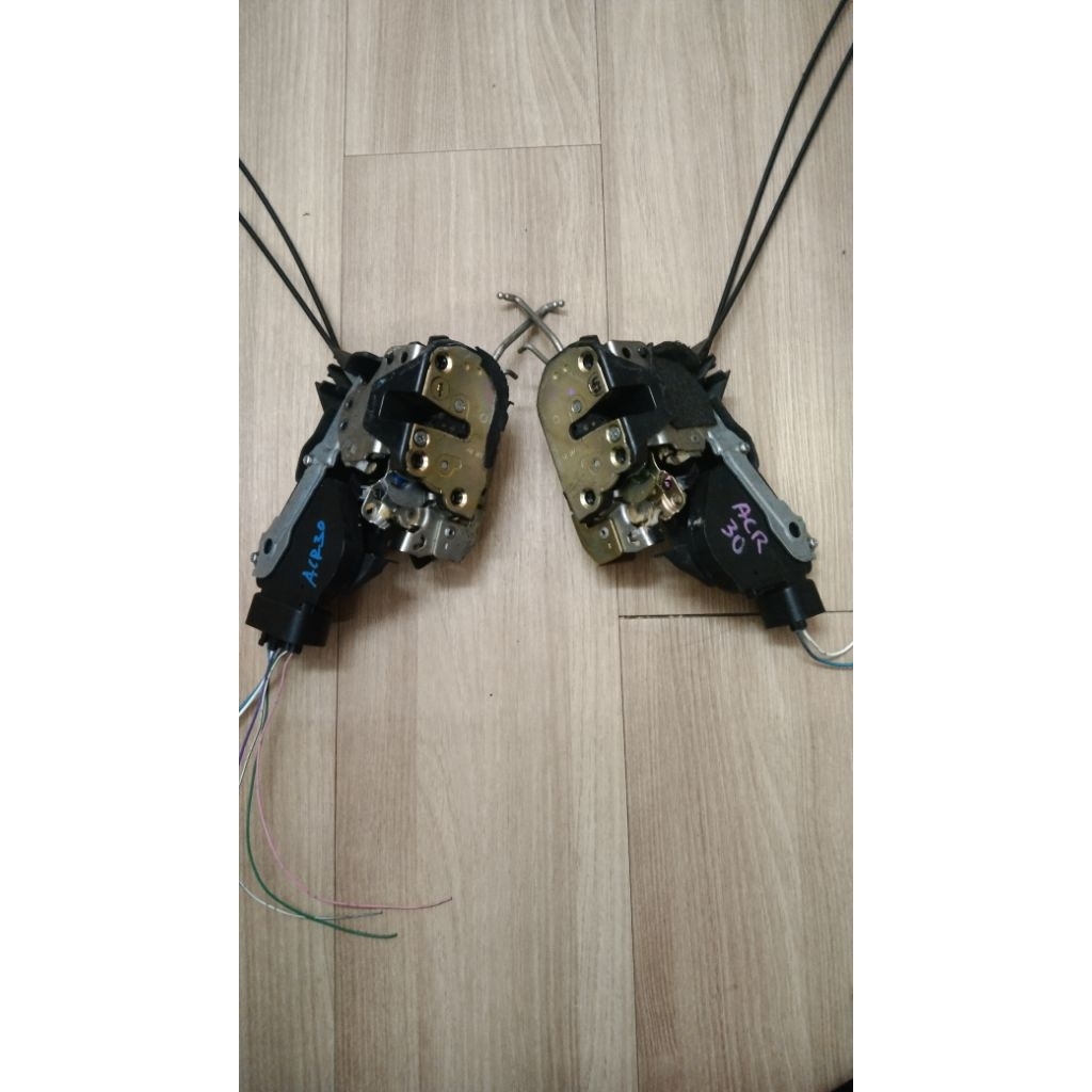 **Original Toyota Estima ACR30 MCR30 2003 2007 Door Lock Aisin Japan ...