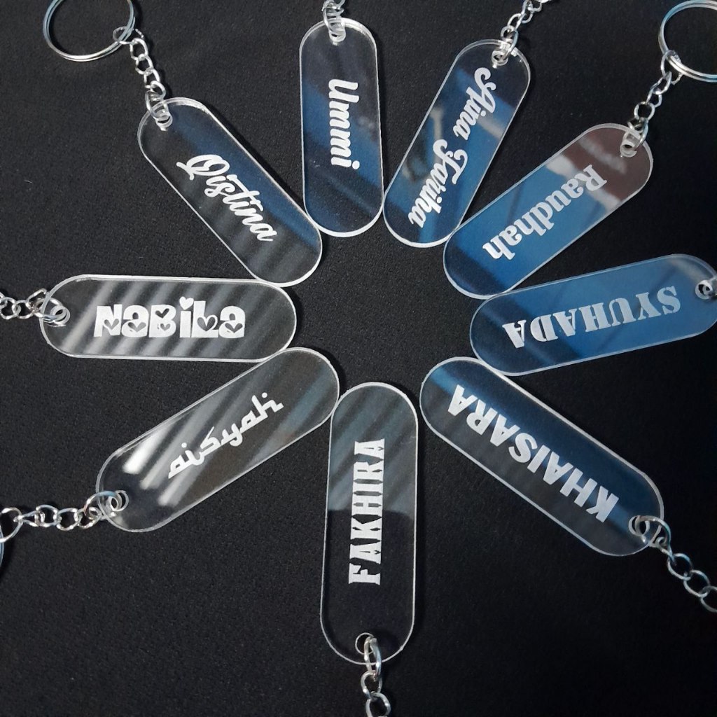 Keychain Akrilik Custom Name Engrave - Hadiah Nama Istimewa, Hadiah ...