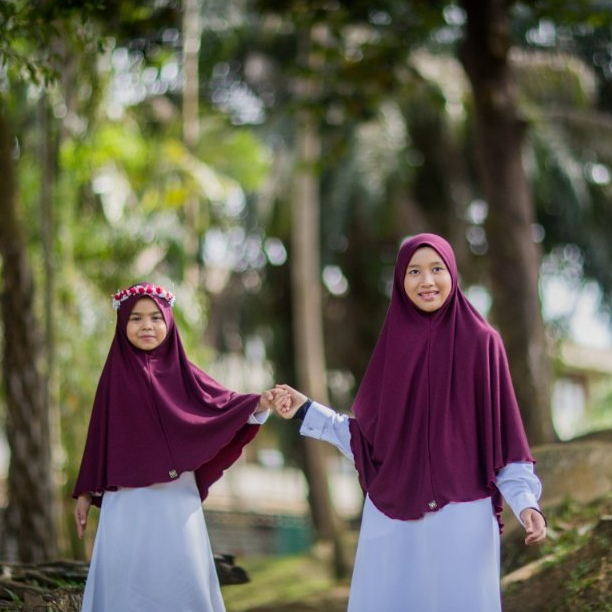 WERDA - Tudung Labuh Solat Ready Werda Salwani Maroon & Black Ironless ...