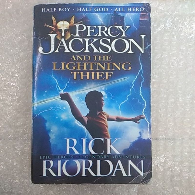 (used book) percy jackson and the lightning thief (rick riordan ...