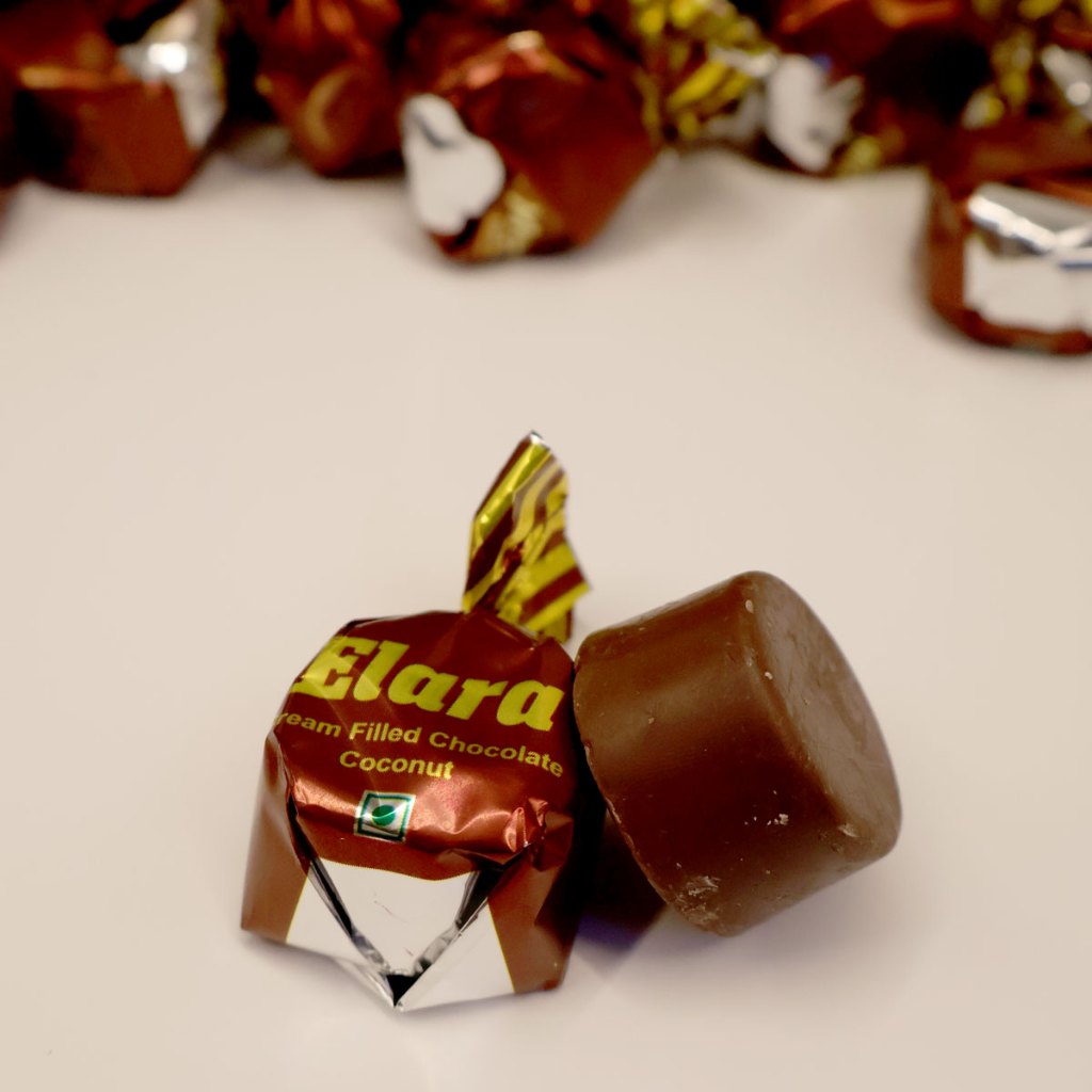 ELARA CREAM FILLED CHOCOLATE LOTUS BISCUIT ,MAX CHOCOLATE | Shopee Malaysia