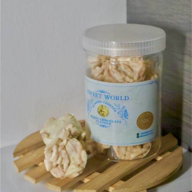 White Chocolate Almond Cluster [200-220g bersih] 100% Beryls Chocolate ...