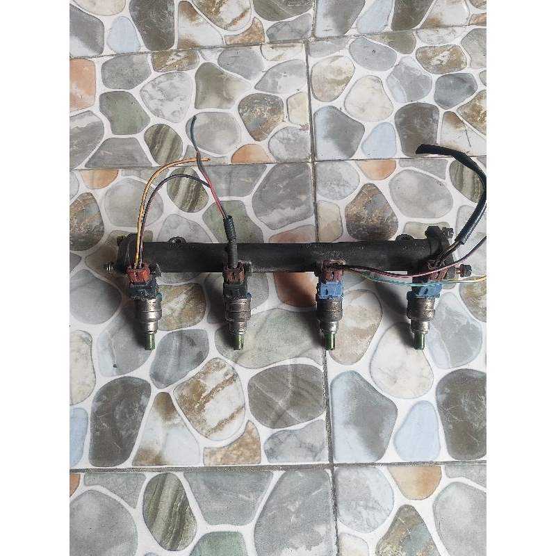 Proton Wira 1.5 4G15 Fuel Injector / Fuel Rail SET (Used) | Shopee Malaysia