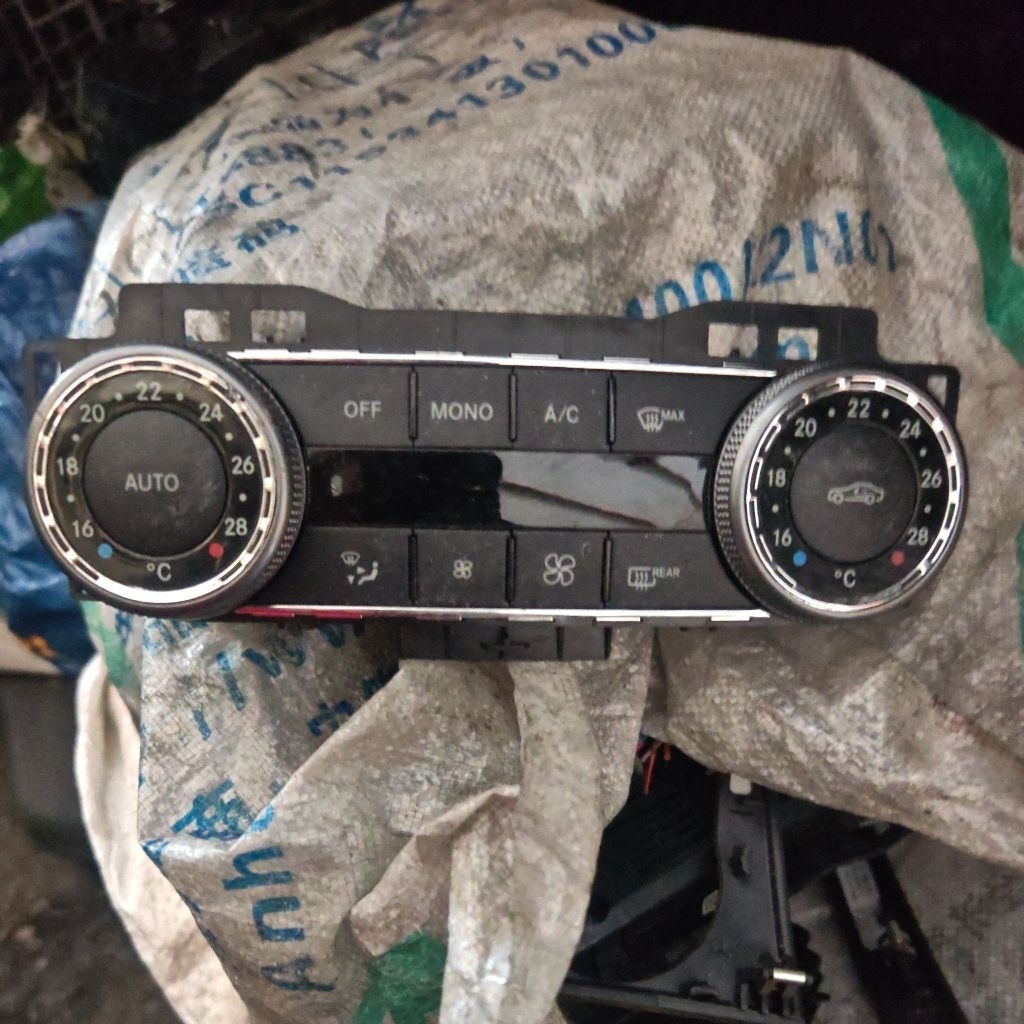 Mercedes benz w204 aircond switch used ori | Shopee Malaysia