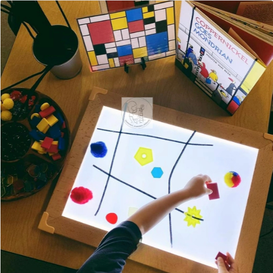 Reggio Emilia Light and Shadow Geometric Shapes Colour toys light panel ...