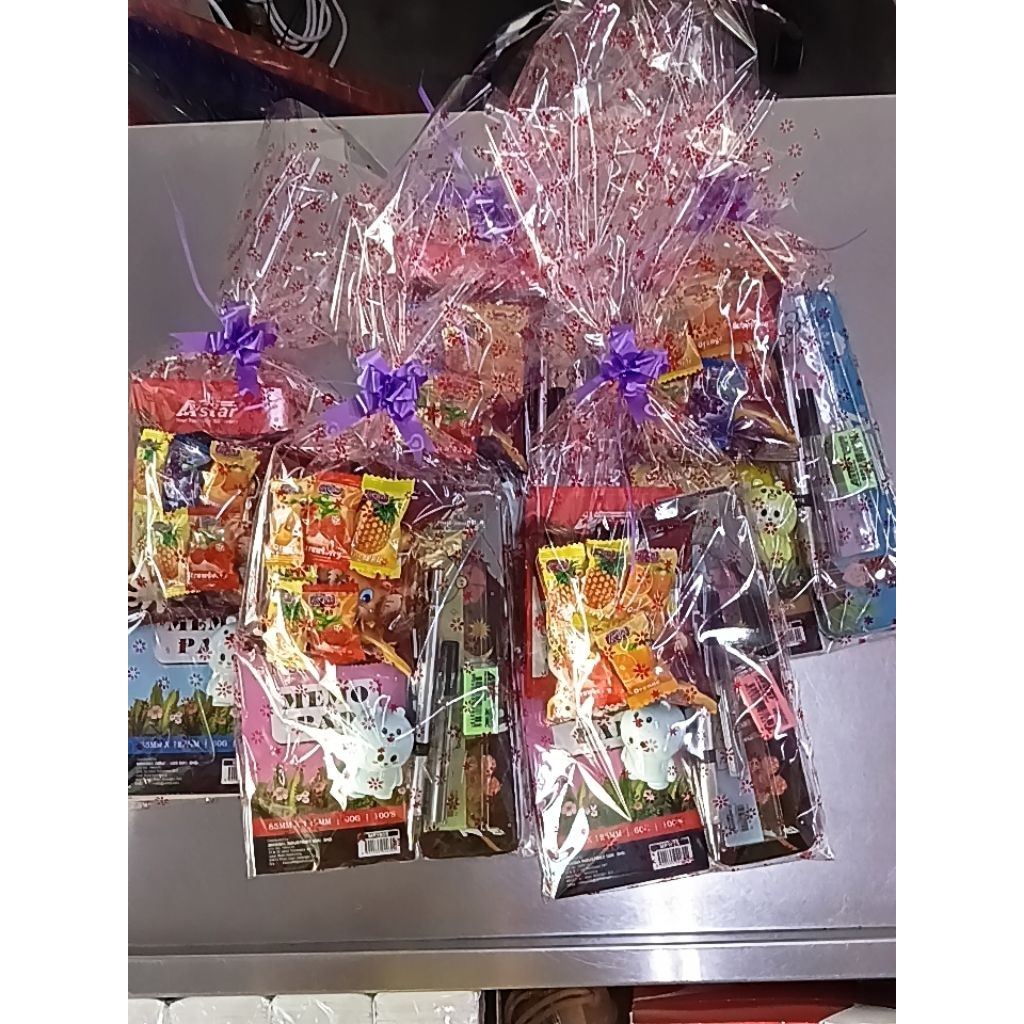 Hadiah Tahun 2（Colour pencil,Buku Nota, Sticker, pemadam , Peraud Tukar ...