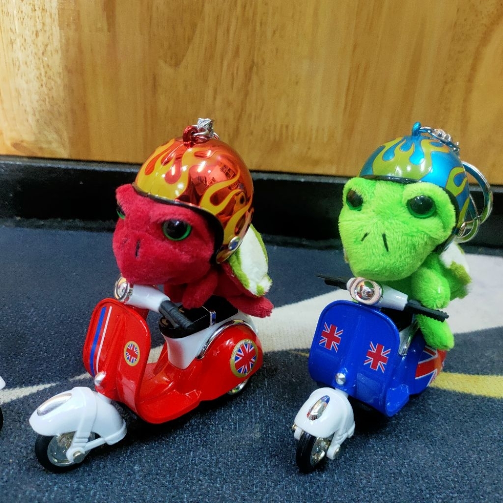 KEYCHAIN PENYU TERENGGANU PENYU HELMET NAIK SKUTER VESPA SOUVENIR ...