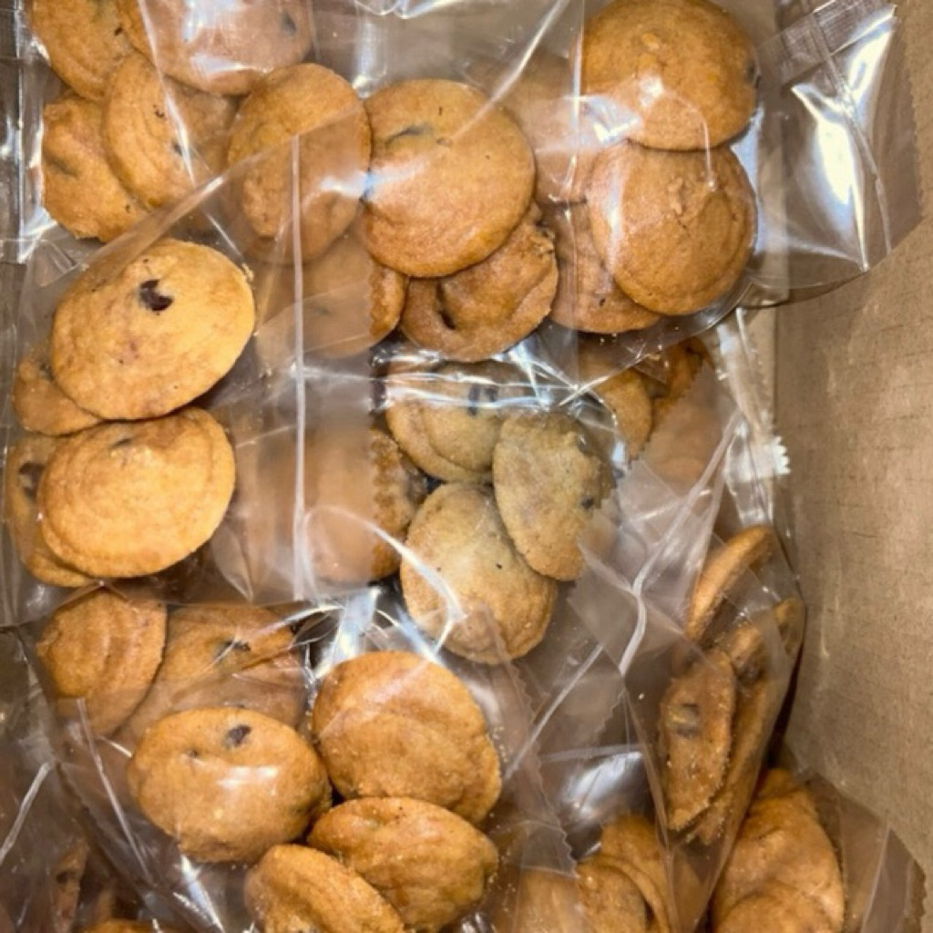 OJI Cookies 1KG murah / Red velvet/ Chocolate chips/ Blackout | Shopee ...
