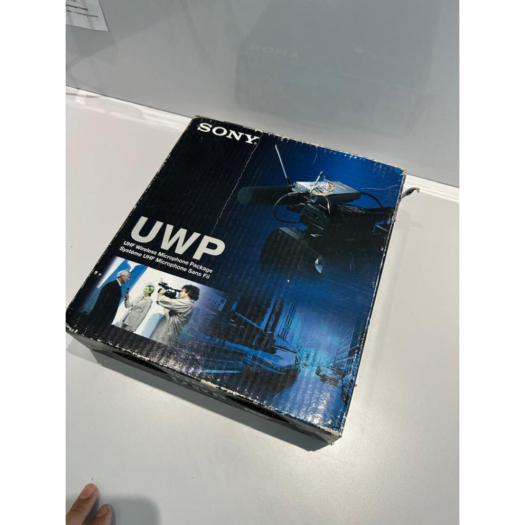 Sony UTX-B2 UHF Synthesized Transmitter + Sony URX-P2 UHF Synthesized ...