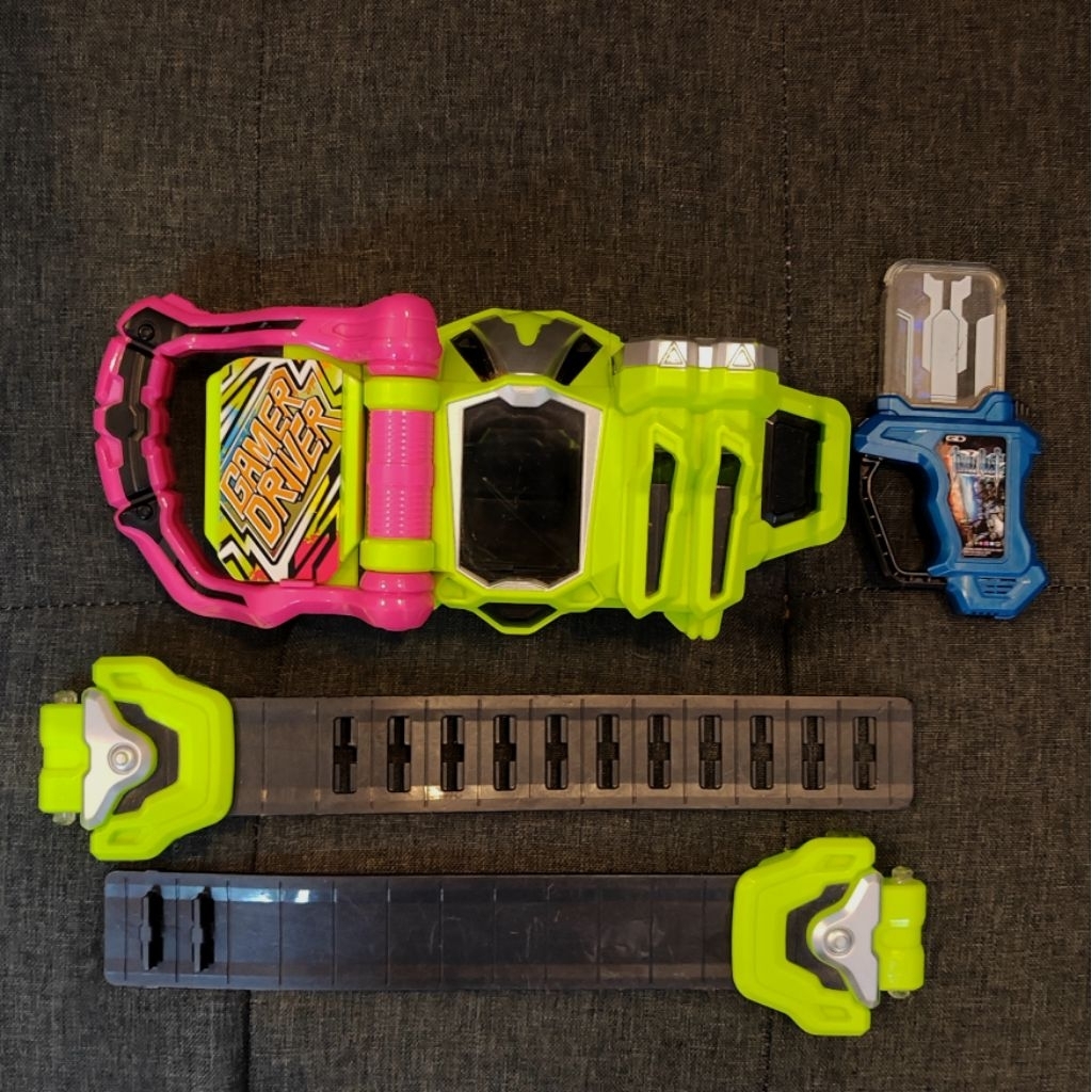 USED BANDAI DX Gamer Driver + SG Brave Taddle Quest Gashat Kamen Rider ...