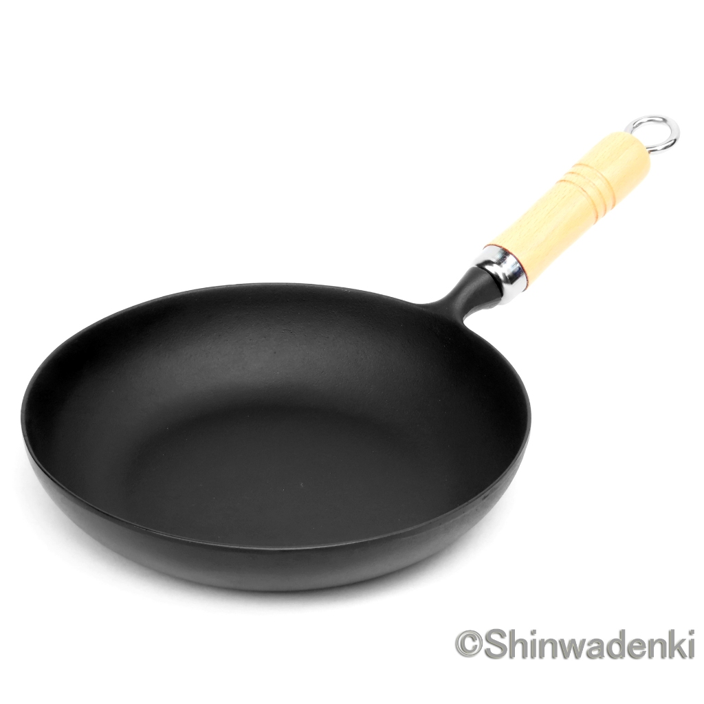 【Direct from Japan】Nanbu Ironware Iwachu Japanese cast iron Omelet Pan 24cm with Wooden Handle ...
