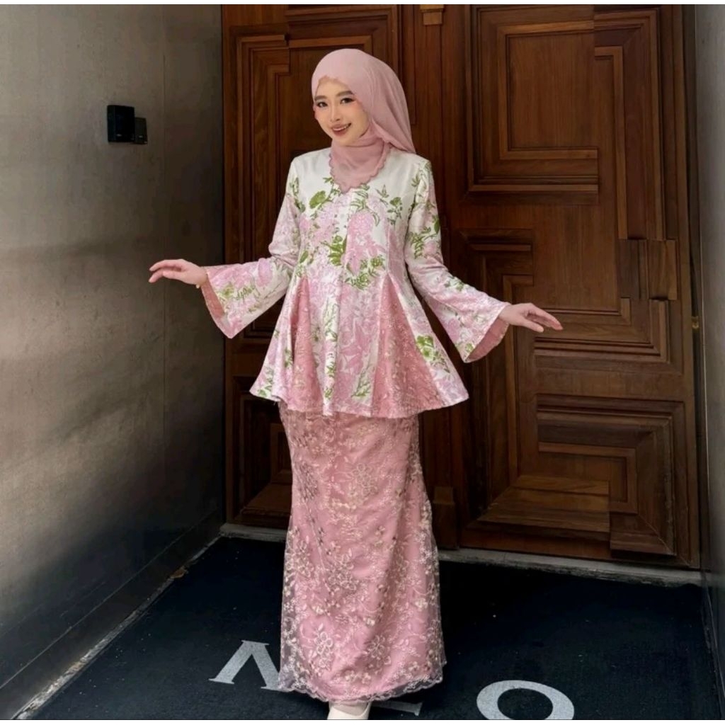 RAYYAN HAYA' Strawberry Matcha Kurung Bf Friendly Muslimah Lace ...