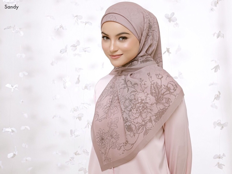 Madeline Signature Fabrics / Madeline Matte Silk Zuhair Square Scartf ...