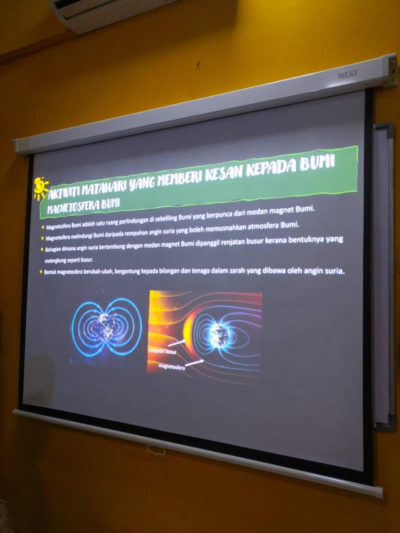 Skrin Projektor Lebih Besar /Extra Large Projector Screen/ Manual Wall ...