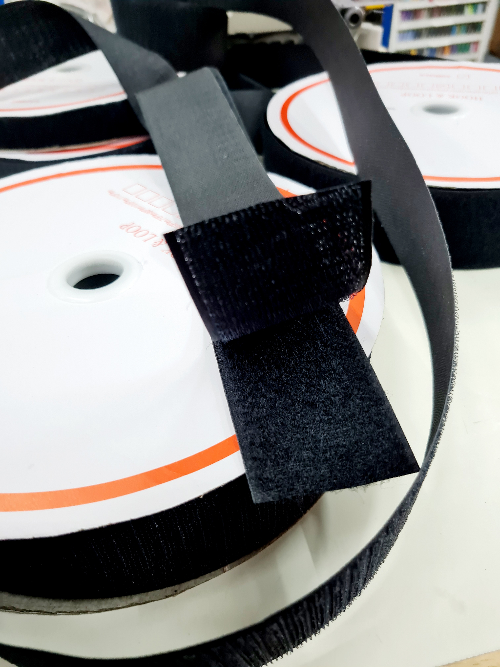 VELCRO TAPE HITAM & PUTIH (SET) / MAGIC TAPE / HOOK & LOOP MAGIC TAPE ...