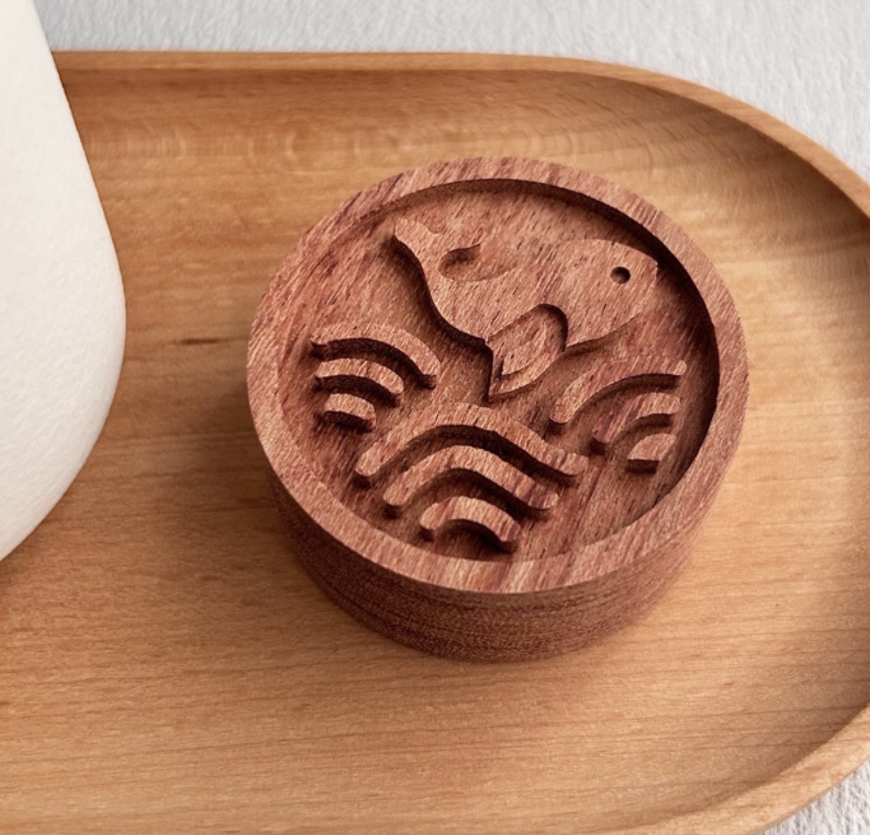 Round shape Whale design Reed Wood Diffuser Aromatherapy diffused Wood ...