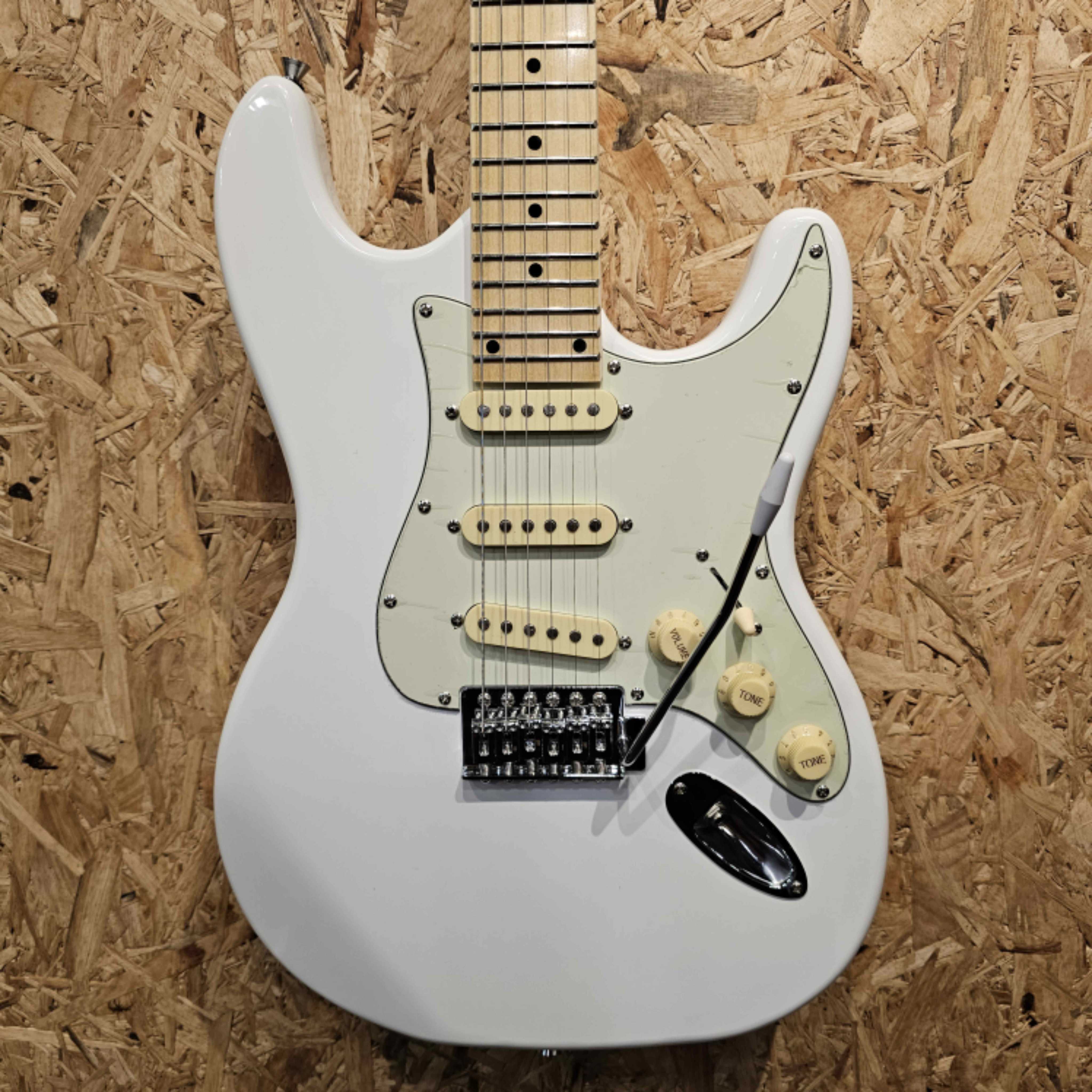 FENDER 24 Fret Bullet Stratocaster Electric Guitar # Gibson Epiphone ...