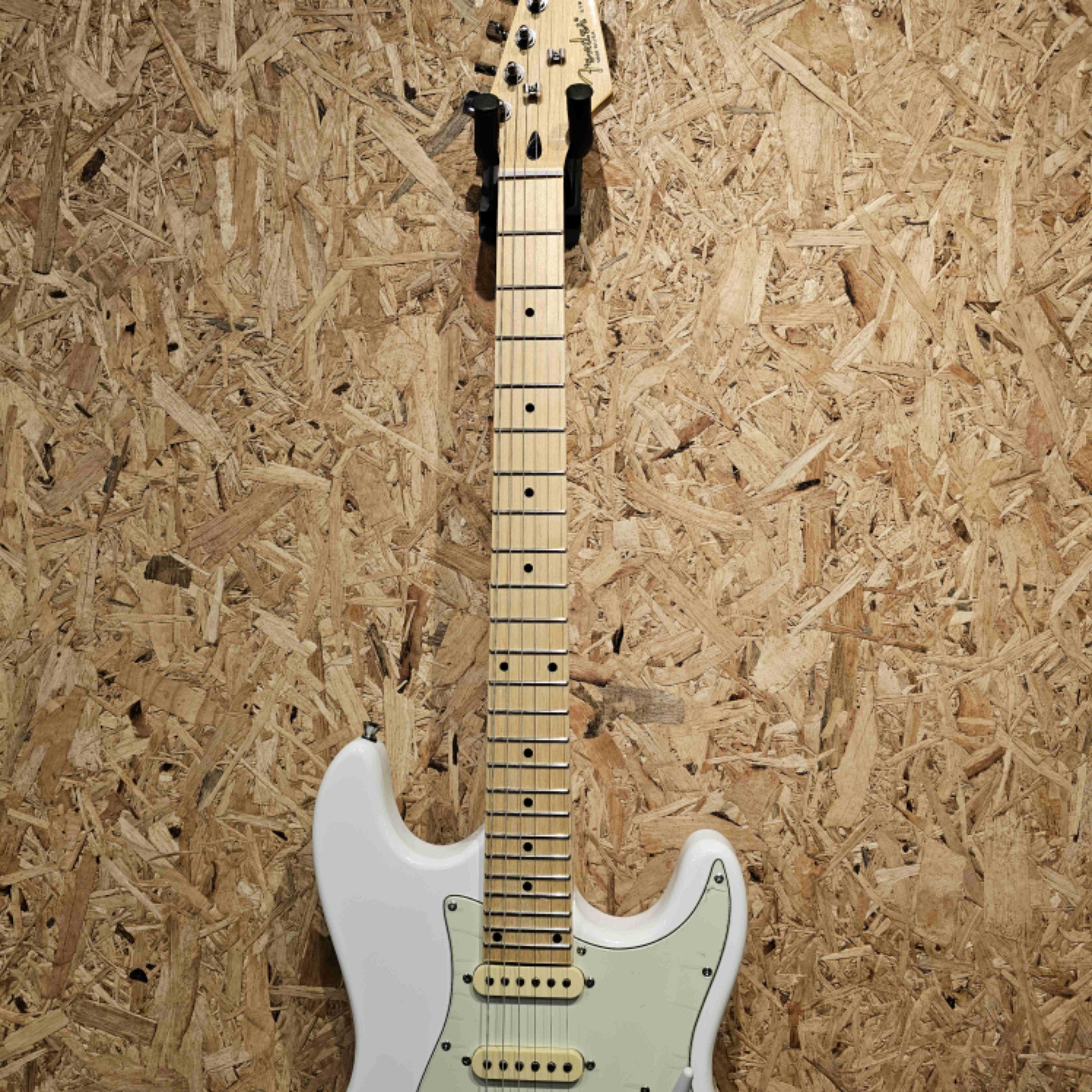FENDER 24 Fret Bullet Stratocaster Electric Guitar # Gibson Epiphone ...