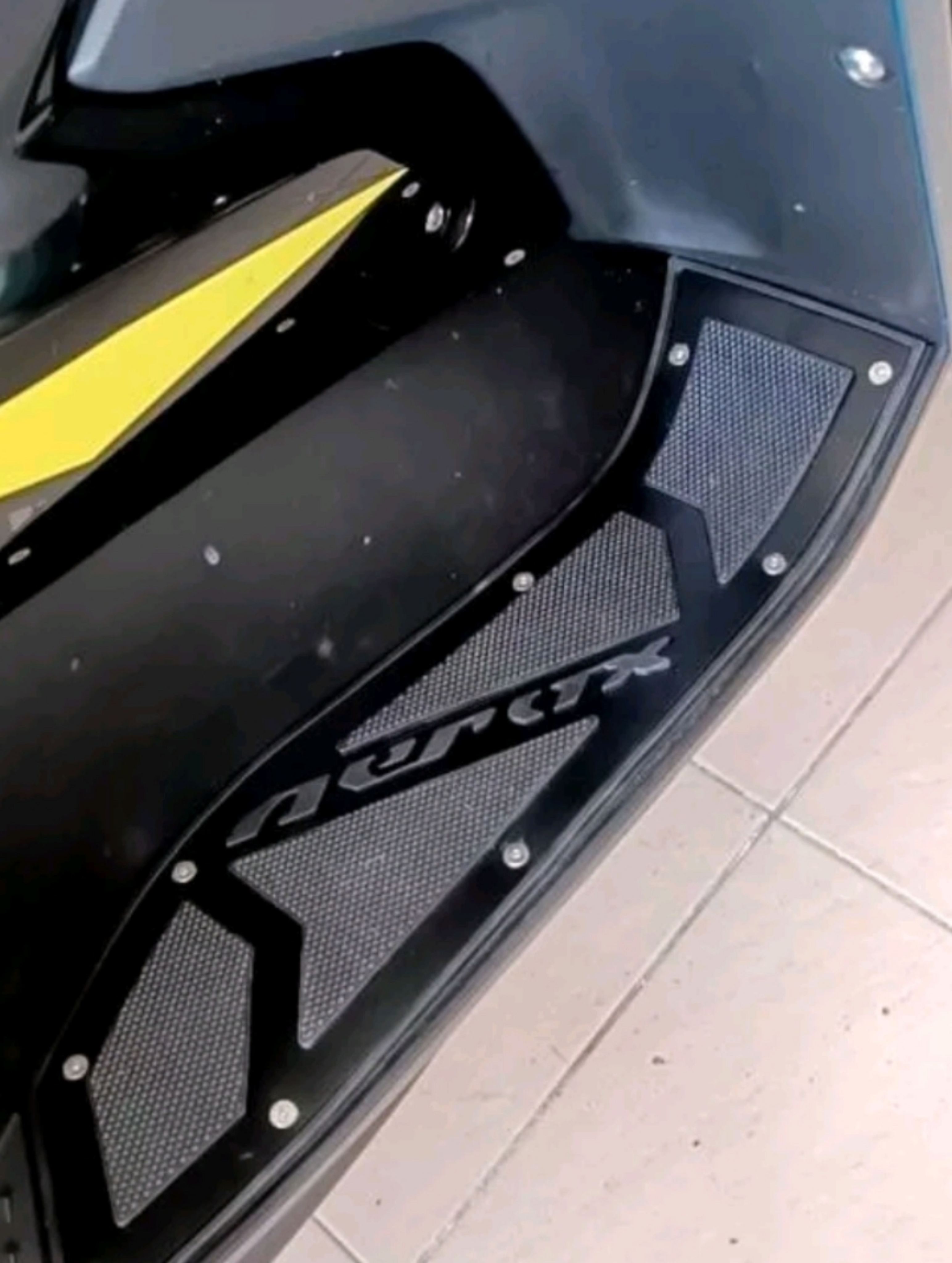 Nvx Baru V2 Alas Lantai Letak Kaki Hitam Silver Biru Merah Gold ...