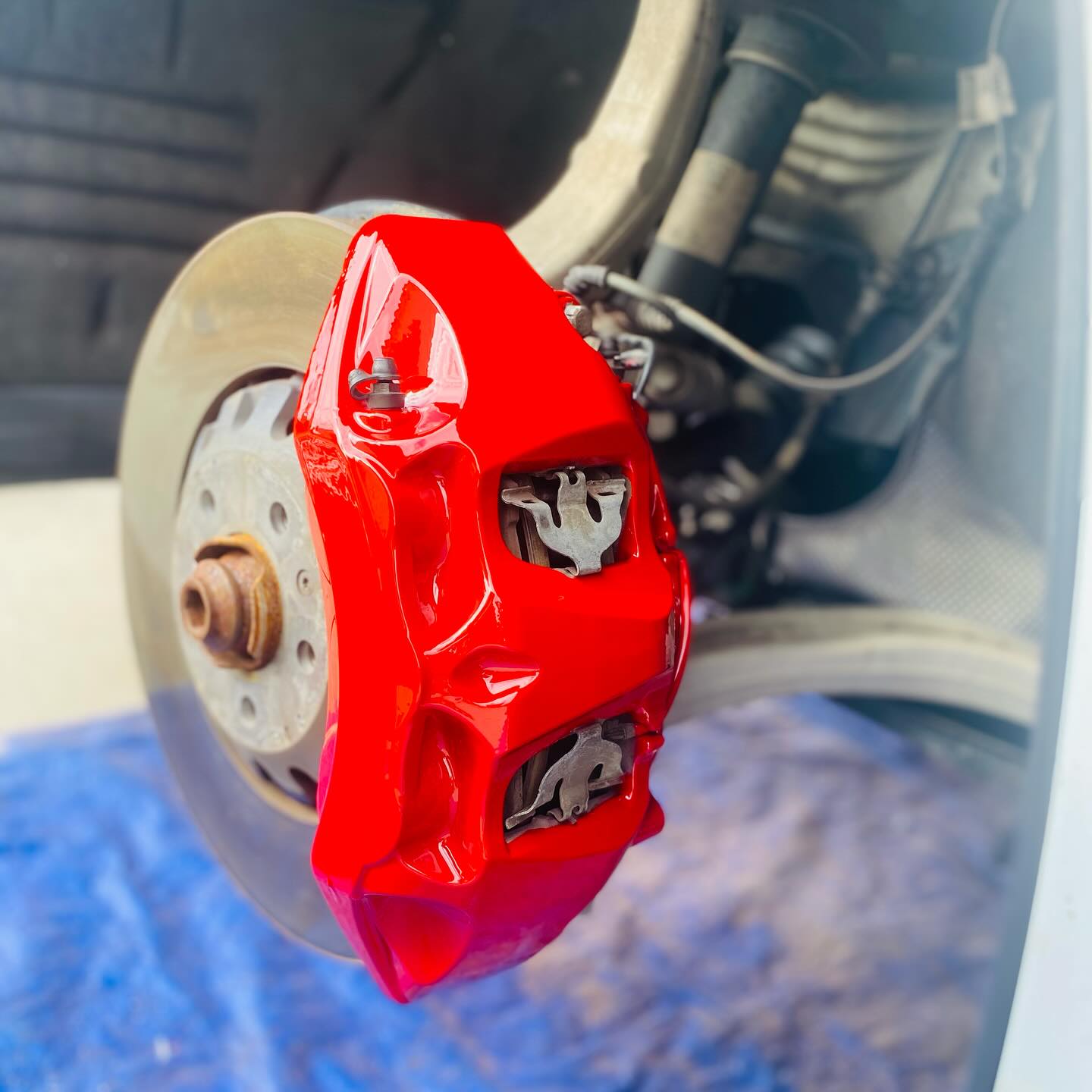 AIKKA Brake Caliper Paint - HEAT RESISTANT PAINT 370ml Aerosol Can Tin ...