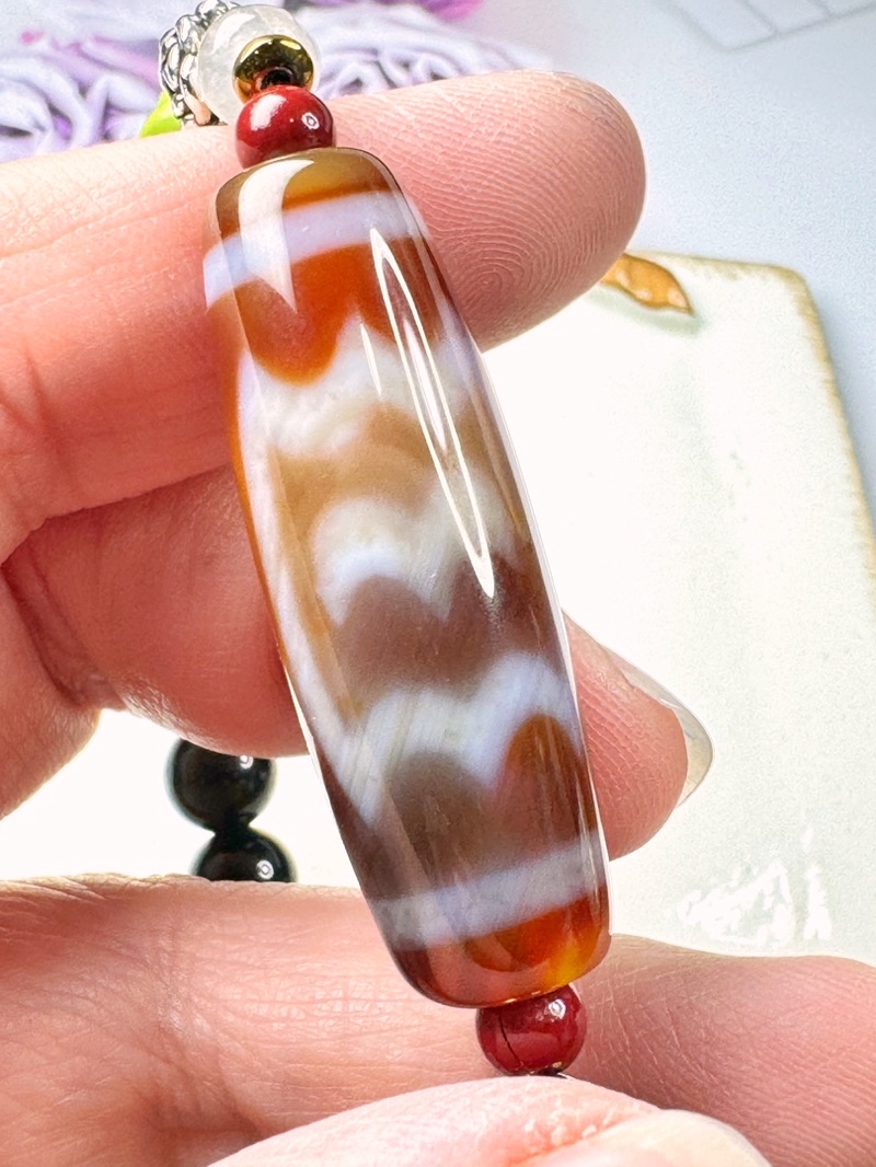 Tibetan Dzi Beads Carnelian Dapeng Bird Dzi Beads 藏传老矿红玉髓大鹏鸟天珠 40.1x13 ...