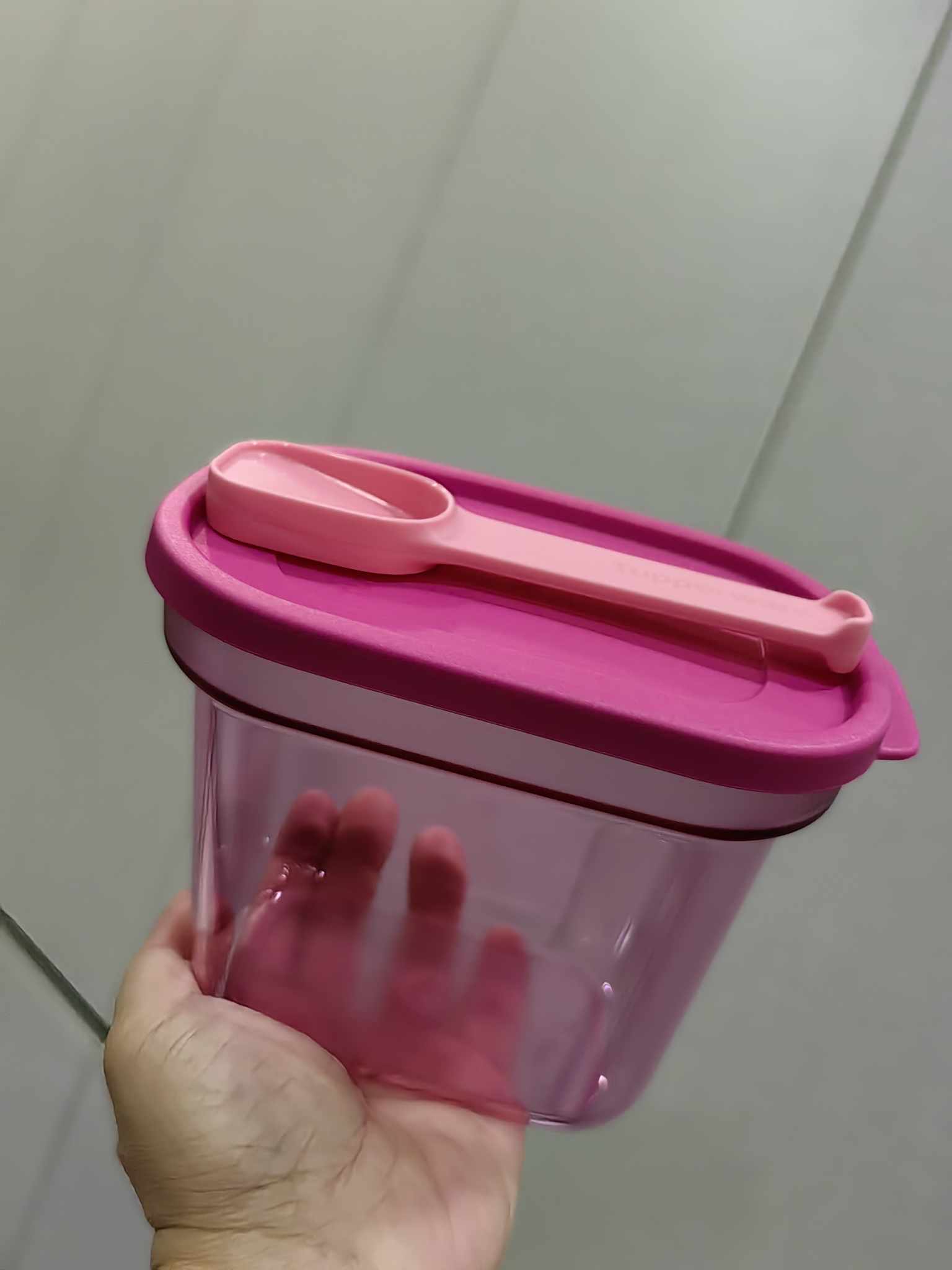 Tupperware Ezy Store 840ml With Spoon (Salt Spice Container) shelf saver / Tupperware Umami ...
