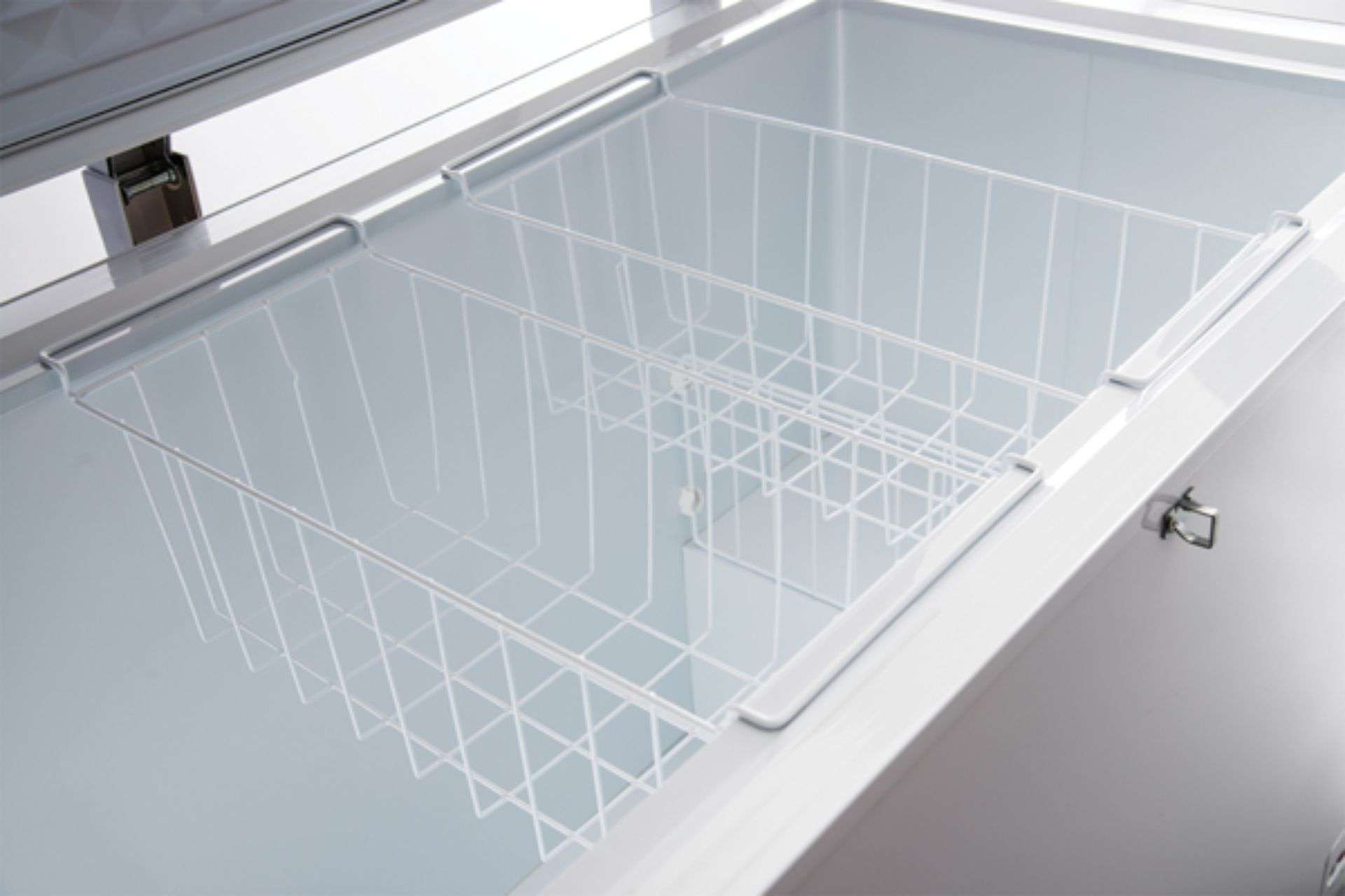 【10% CASHBACK】Midea 500L Chest Freezer WD-500WR With Key Lock & Roller ...