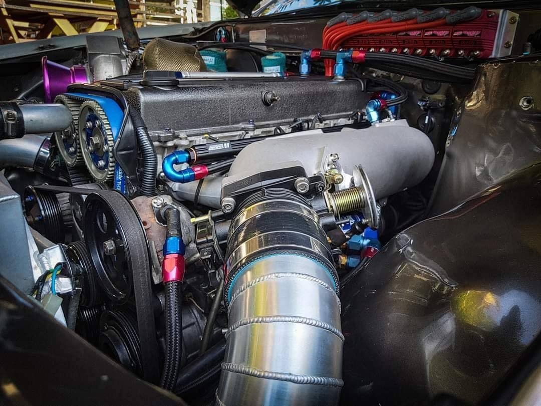 Works Engineering Fuel Rail Kit for Toyota Supra 3.0 2JZ Fuel Rail Kit ...