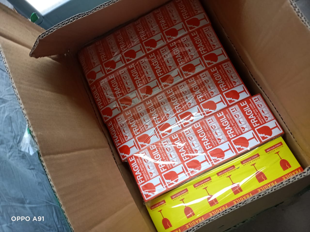 (30pcs) STICKER PARCEL Jnt Fragile Sticker, Urgent Sticker, Food ...