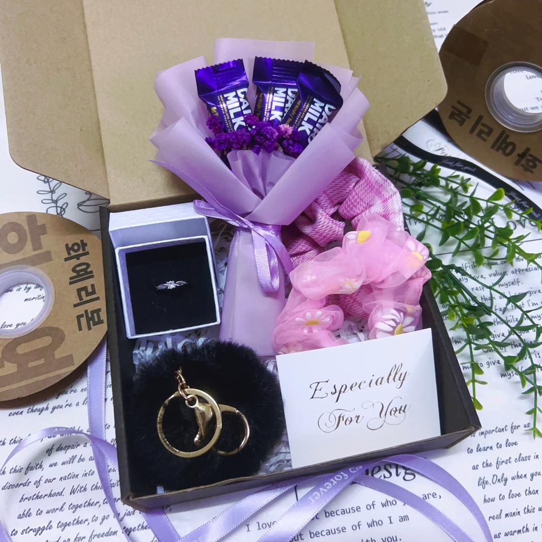 Hadiah Set Bunga Chocolate Dengan Cincin Gift Set Chocolate Flower With ...