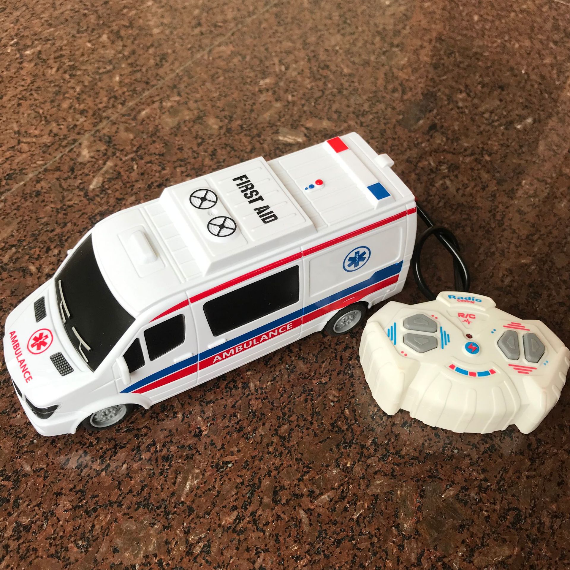 RC Ambulance/ FIre Truck Toys Play Vehicle Boys Kids Gift Kereta ...