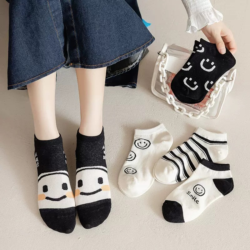 Mrs.socks Smiley Face Emoji Cute Socks Ankle Socks Women Stokin Pendek ...