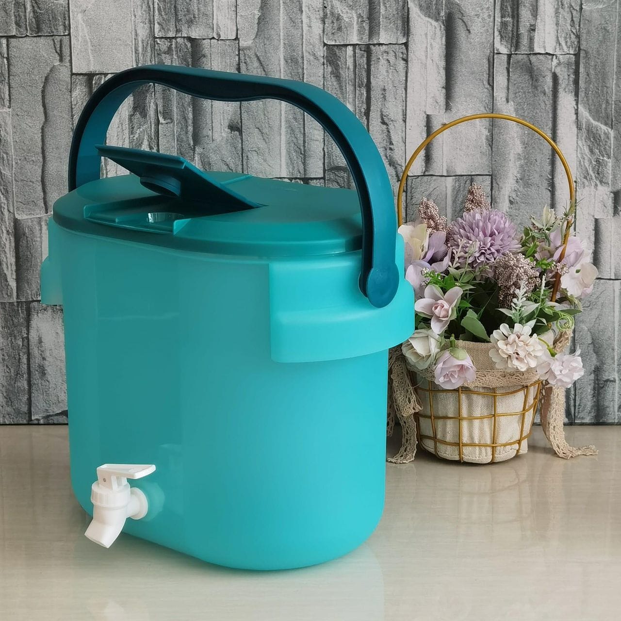 Tupperware outdoor cooler 8.7L X 1 red water dispenser 8.7L Water ...
