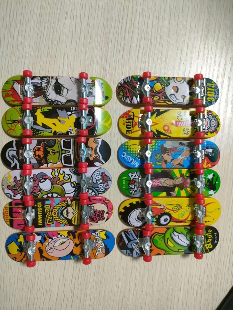 Mini Finger Skateboard Plastic Finger Skateboard Boys Toy Mini 迷你手指滑板 ...