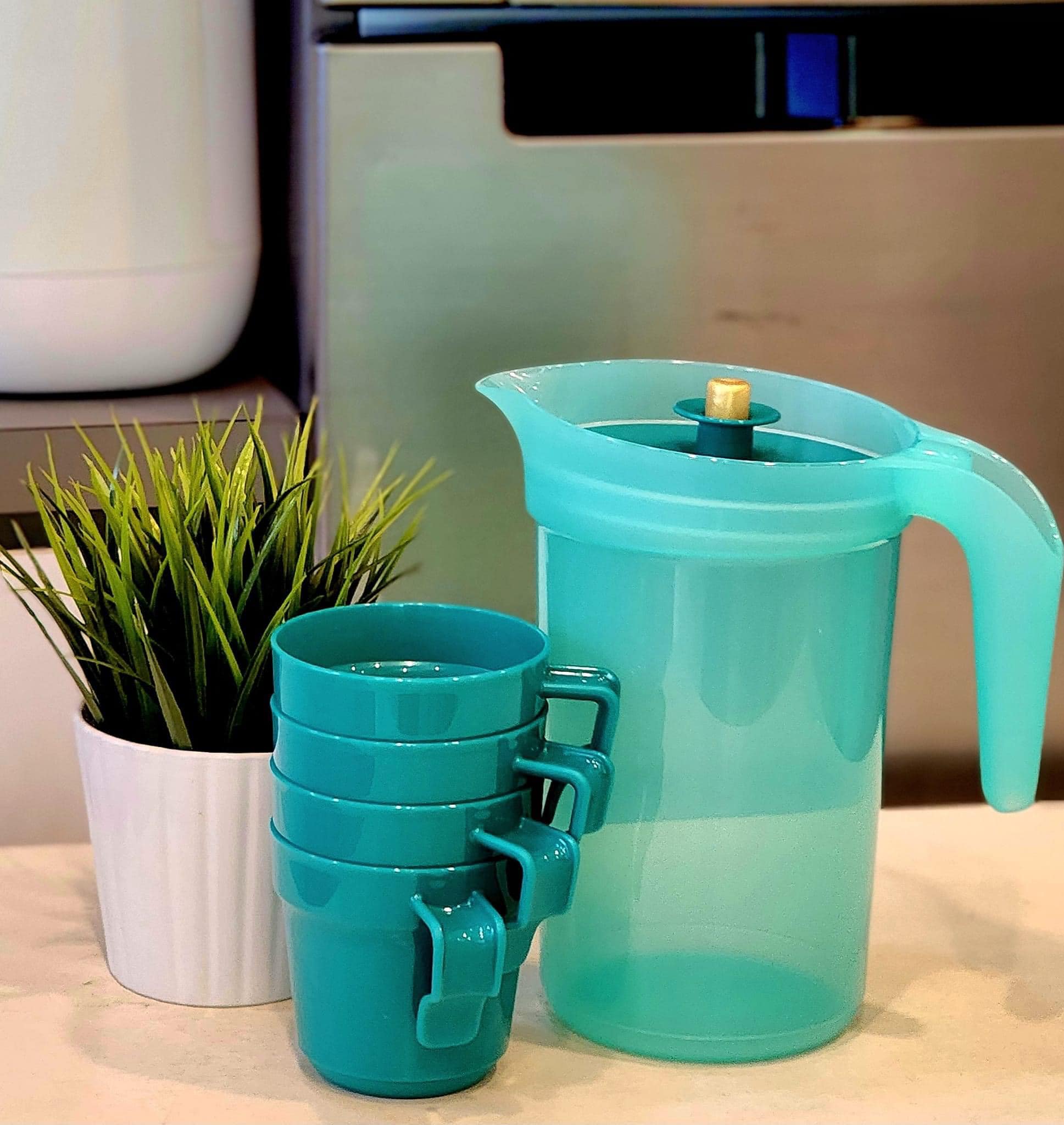 2 jns: Tupperware Blossom Pitcher Blue 2L / Illumina Pitcher 2L / 3.7L ...