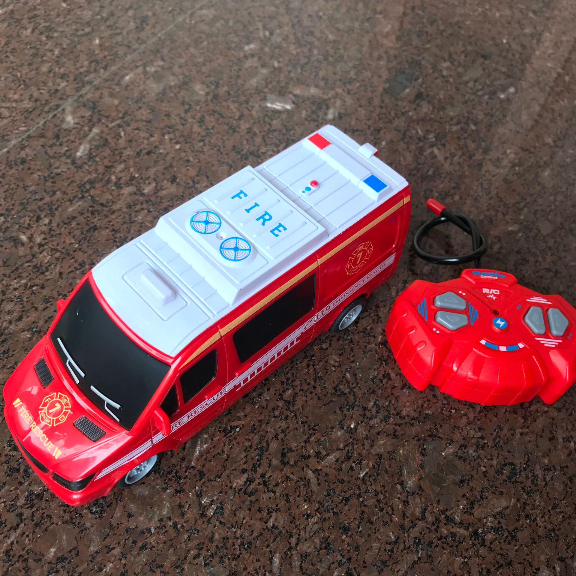 RC Ambulance/ FIre Truck Toys Play Vehicle Boys Kids Gift Kereta ...