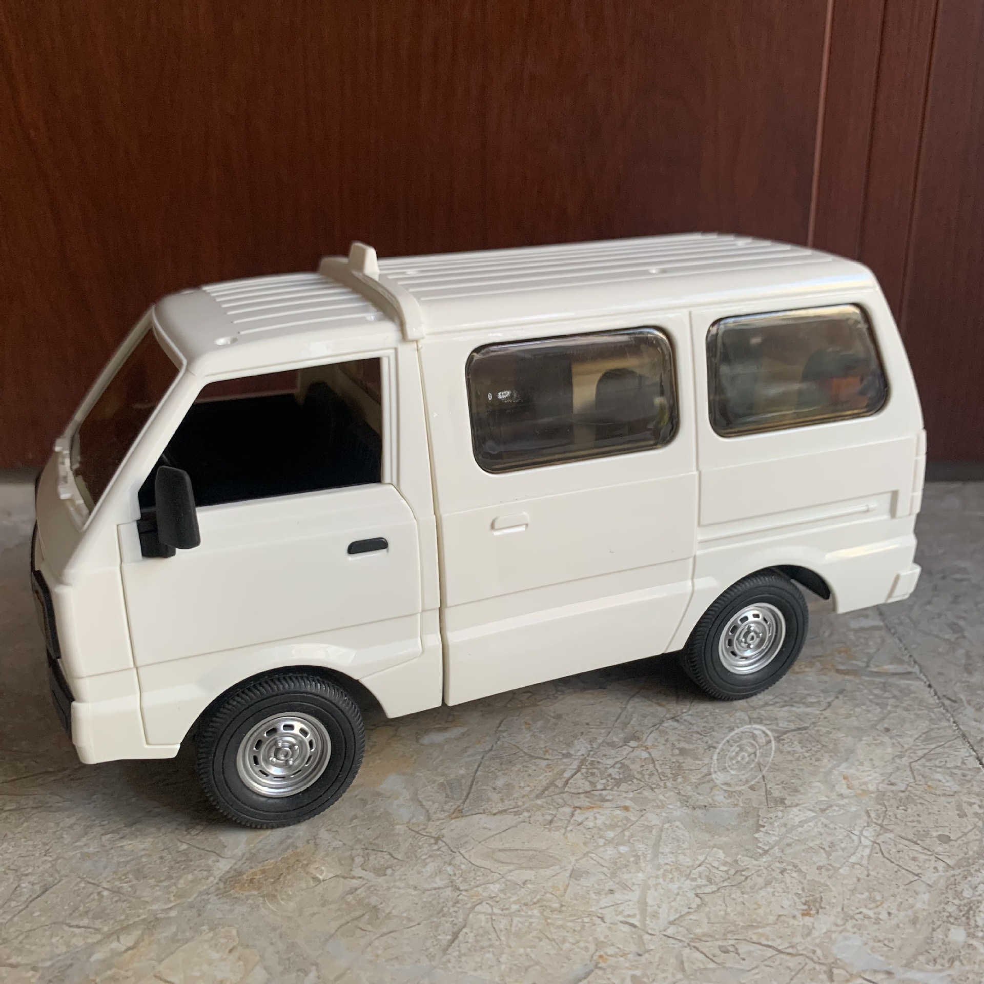 1: 16 Scale RC Van Radio Control Toy 10Km/h 2.4Ghz URBAN TRUCK Best ...