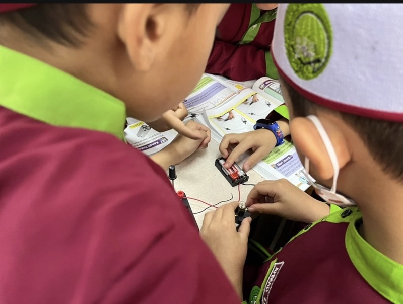 Simple Electric Series Circuit for School Science RBT STEM Project ...