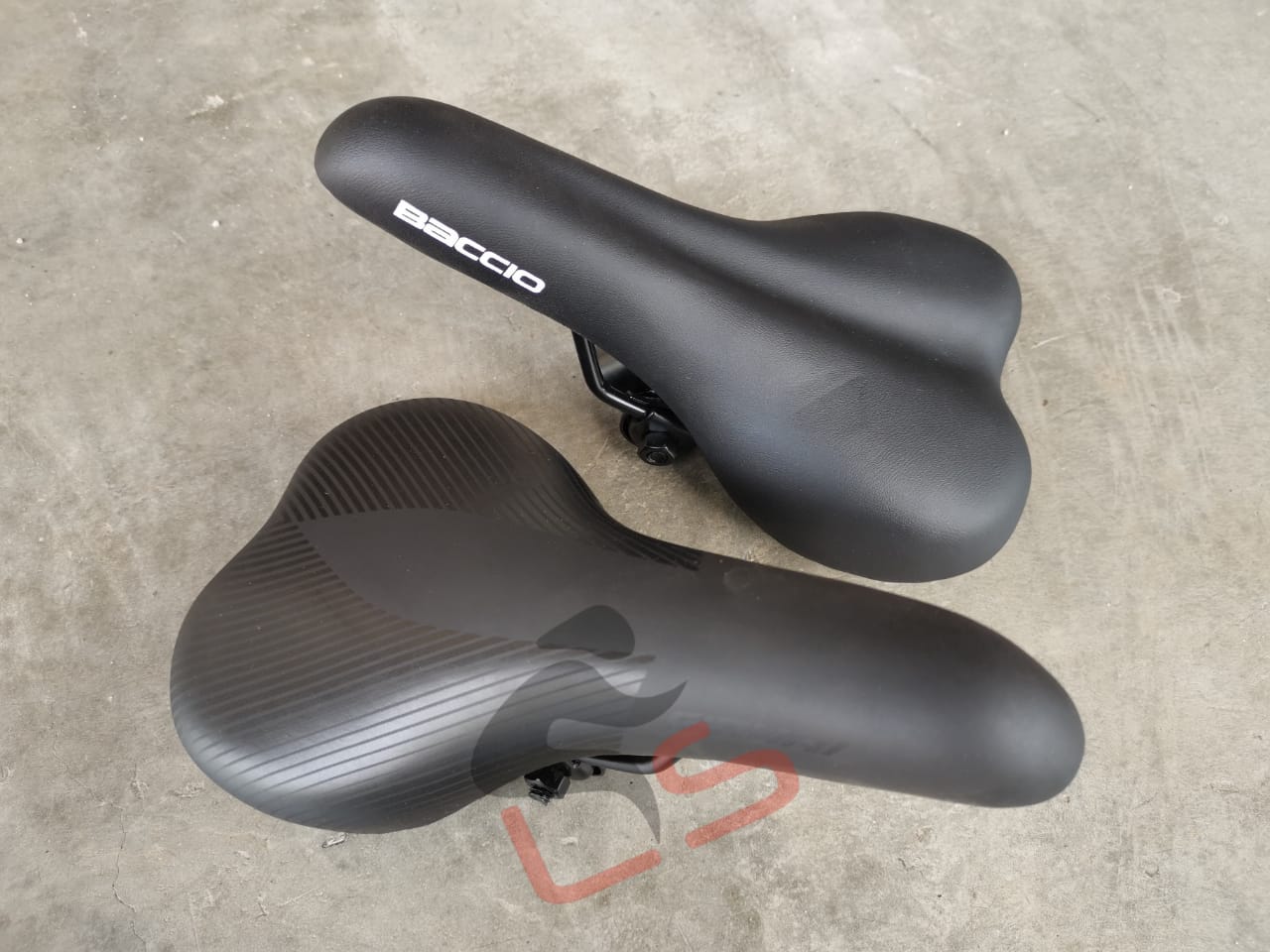 Bicycle Seat Saddle MTB Road Bike Fixie Seat Basikal (Include Clamp ...