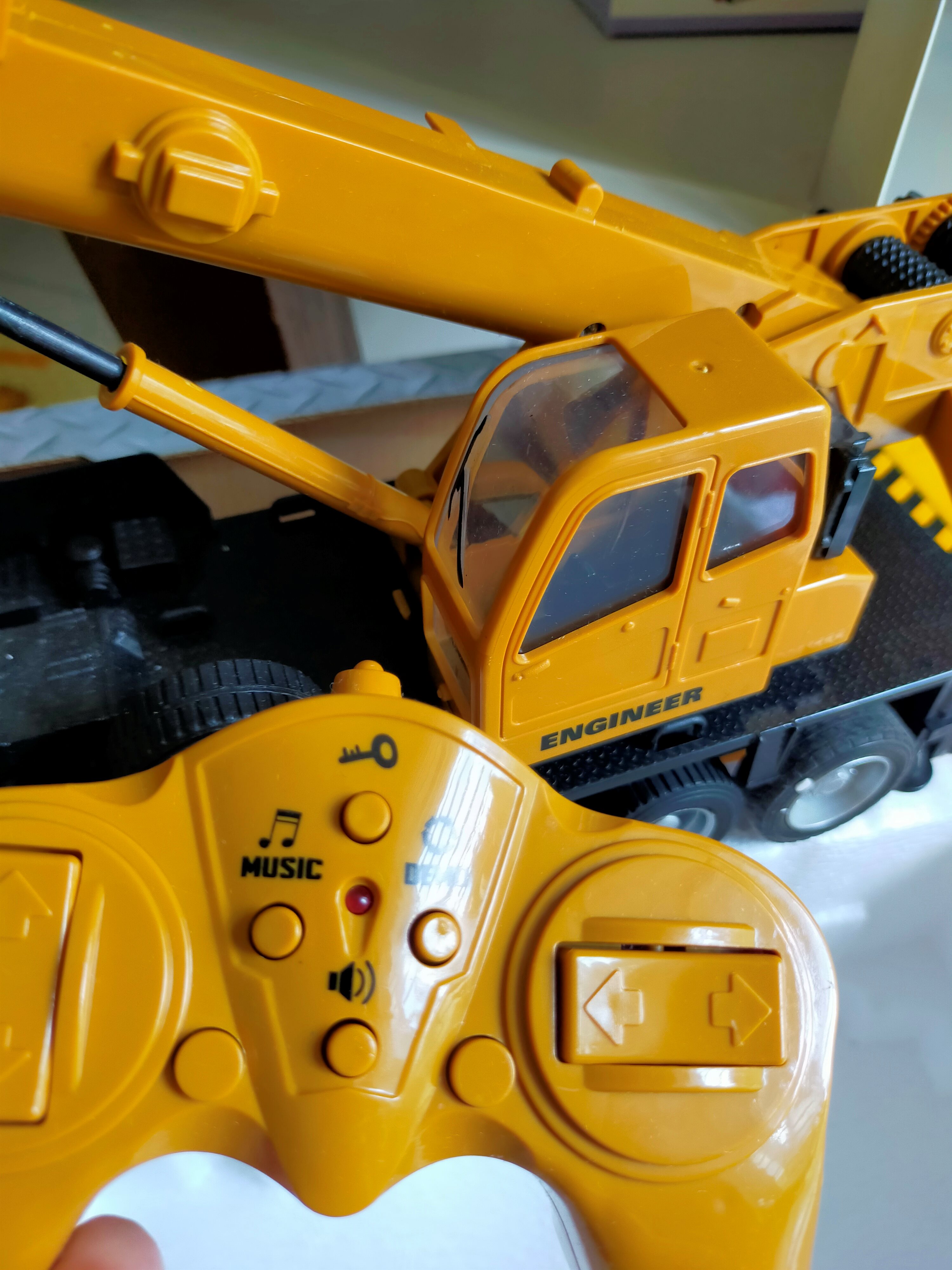 Tower Crane Remote Truck SECOND HAND 遥控起重机 Kren Mainan Pembinaan ...