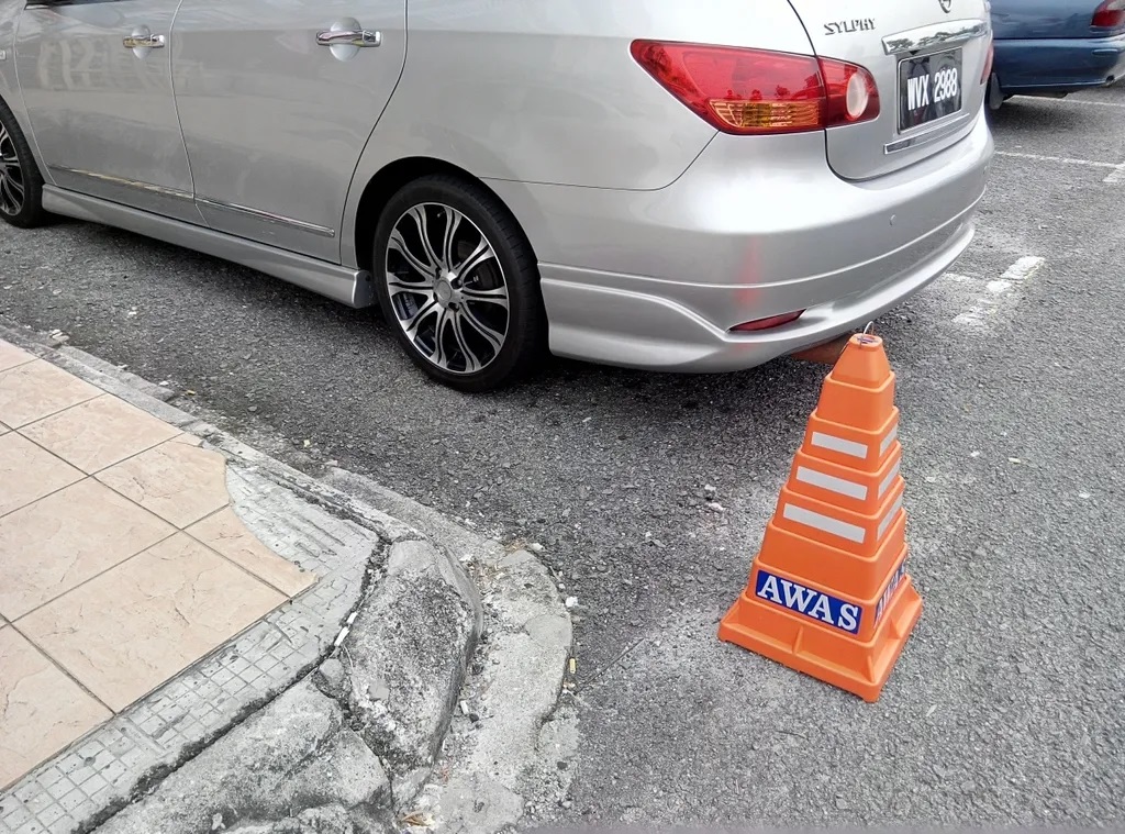 AWAS Collapsible Safety Active Square Traffic Cone | Shopee Malaysia