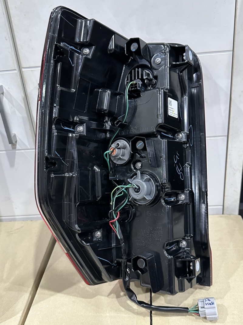 8330B213 (LH) / 26550W200P (RH) ORIGINAL TAIL LAMP WITH LED LAMP BULB ...