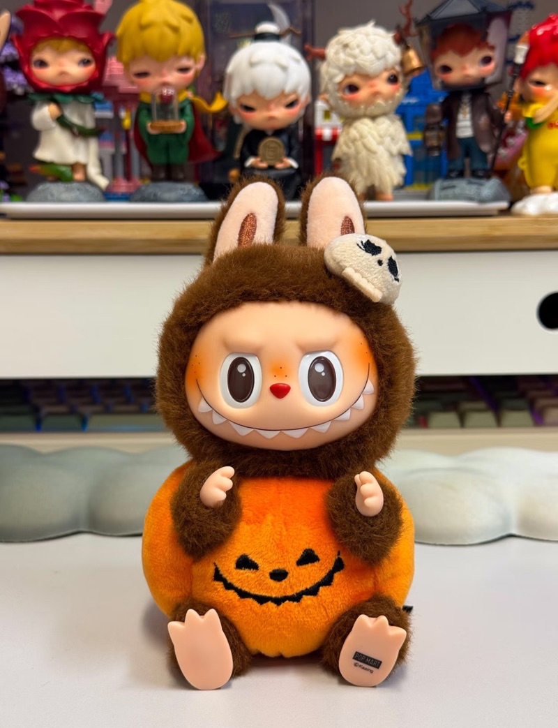 (100% Original) POP MART Labubu Sitting Halloween Pumpkin Keychain ...