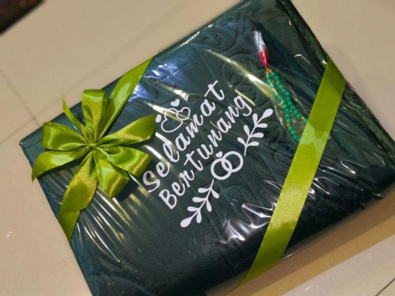 Sejadah Hantaran Selamat Pengantin Baru Selamat Bertunang Hadiah Gift ...