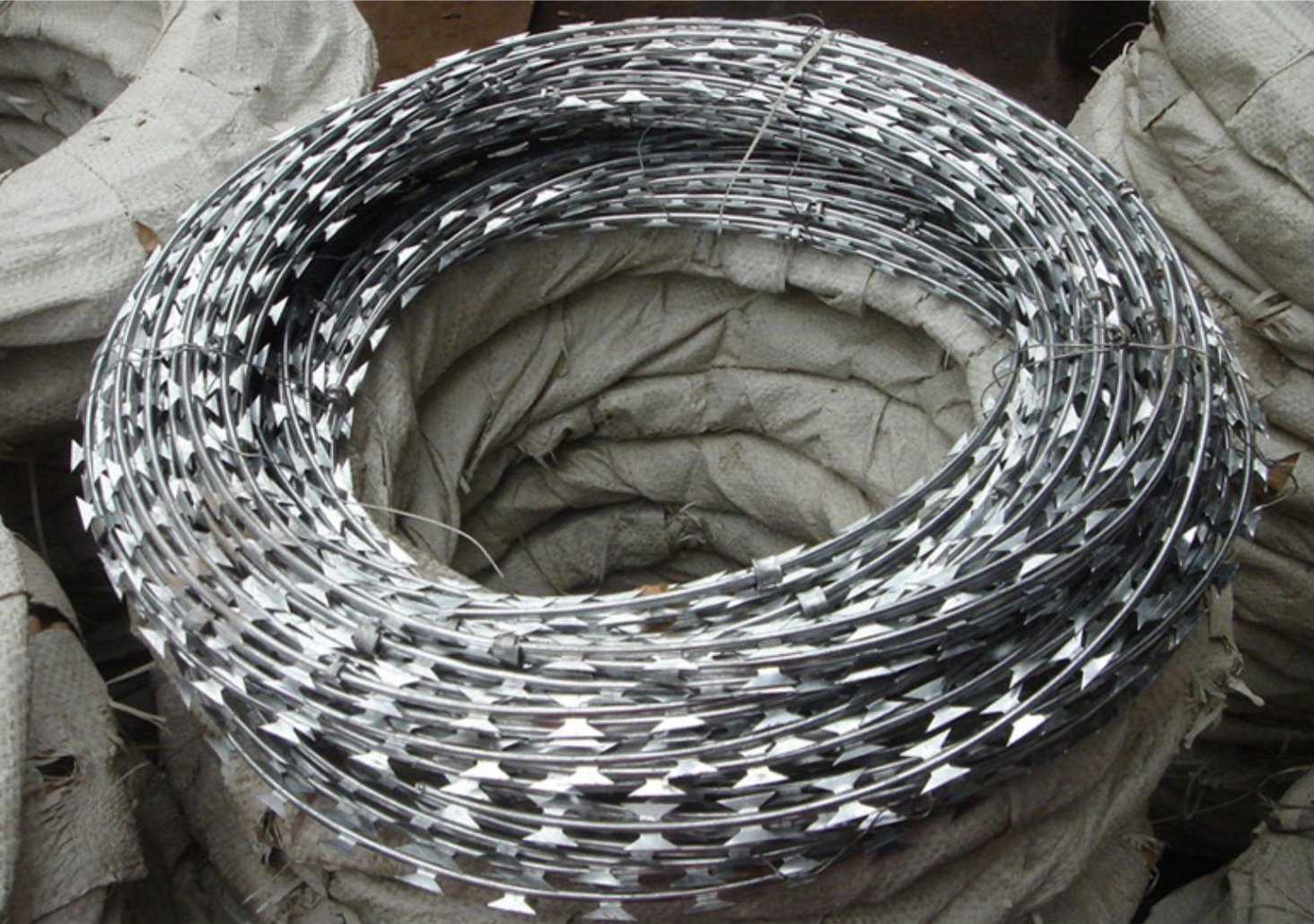 Razor Barbed Wire Dawai Duri Pagar Dawai Kawat Duri 10m 50m Lurus Razor ...