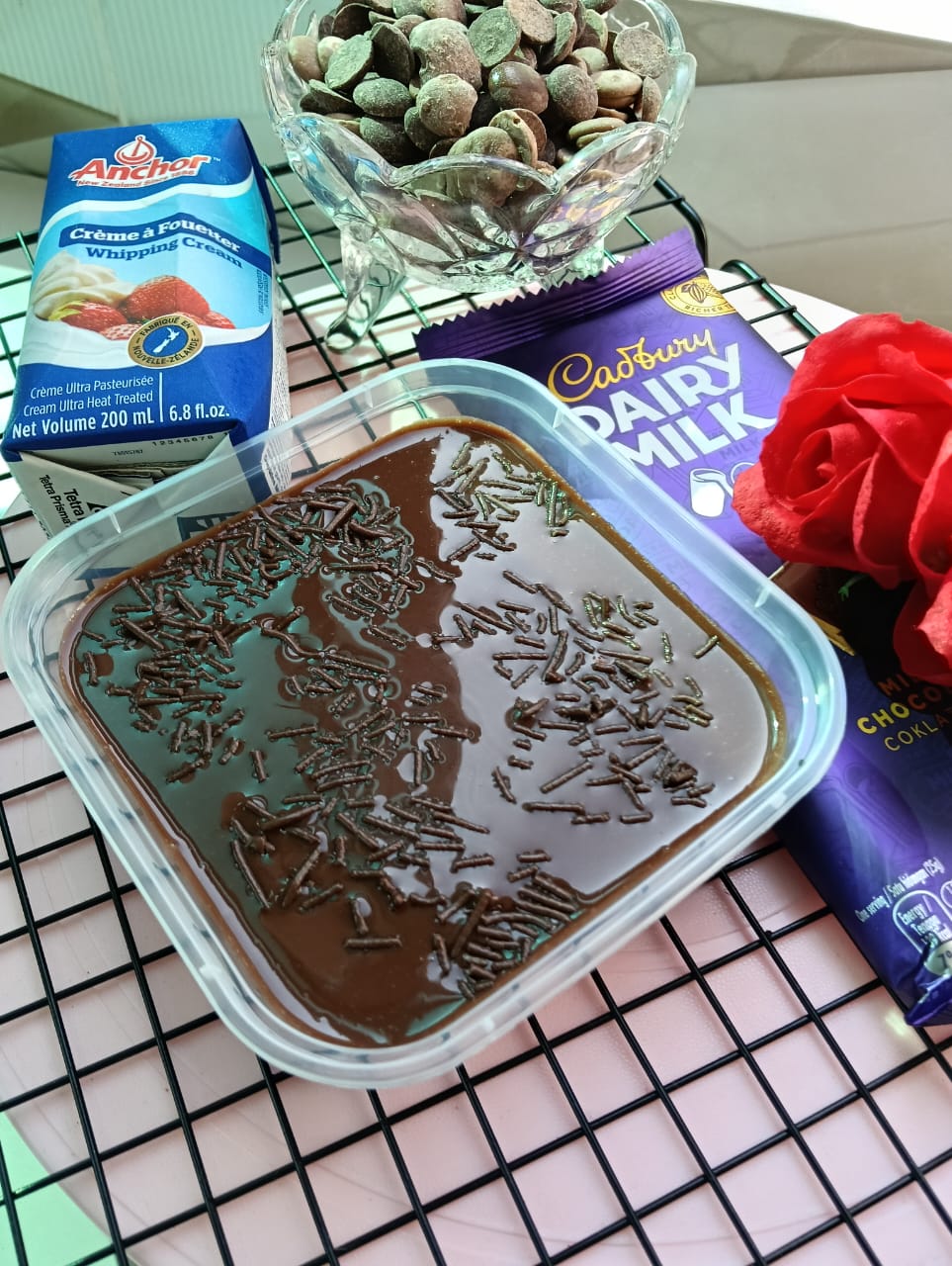 Kek Coklat Moist Leleh- Pilihan kecil 150g & besar 400g dengan topping ...
